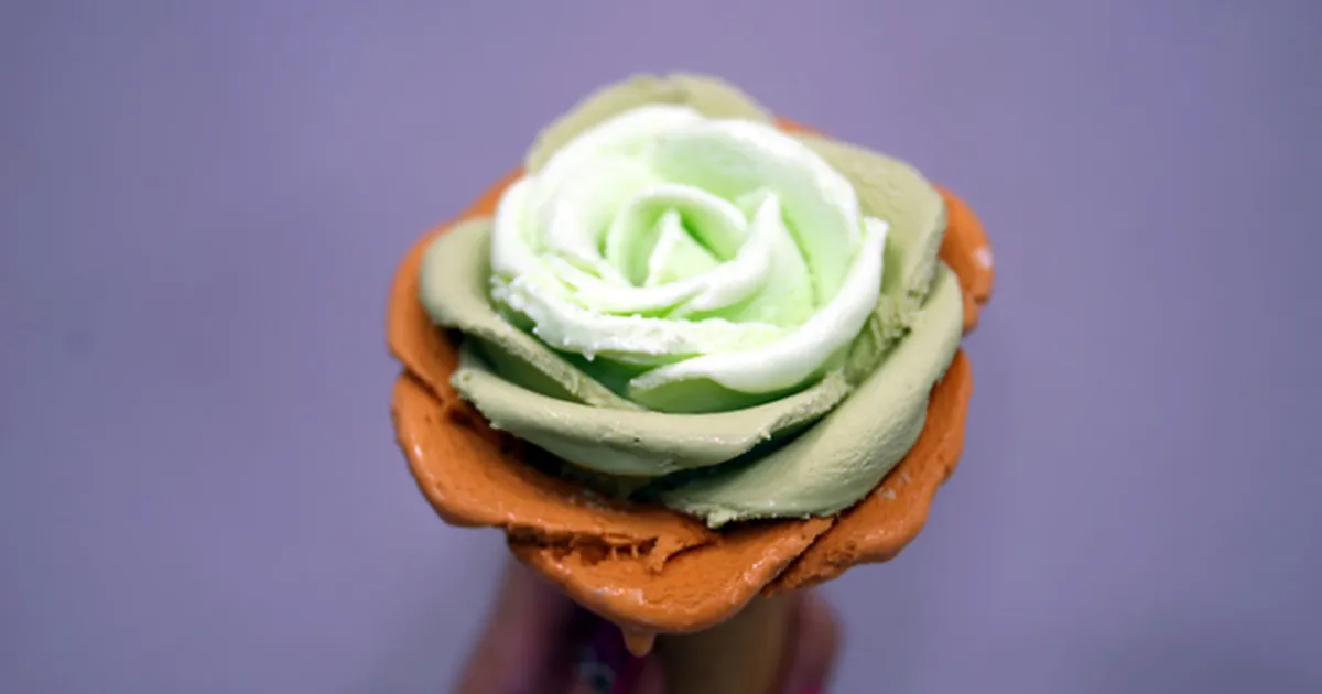 Latest Hand-Scooped Craze: Gelato Roses - Forkly