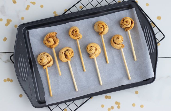 Super Simple Mini Cinnamon Bun Pops - Forkly