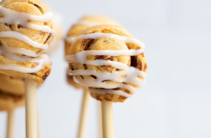 Super Simple Mini Cinnamon Bun Pops - Forkly